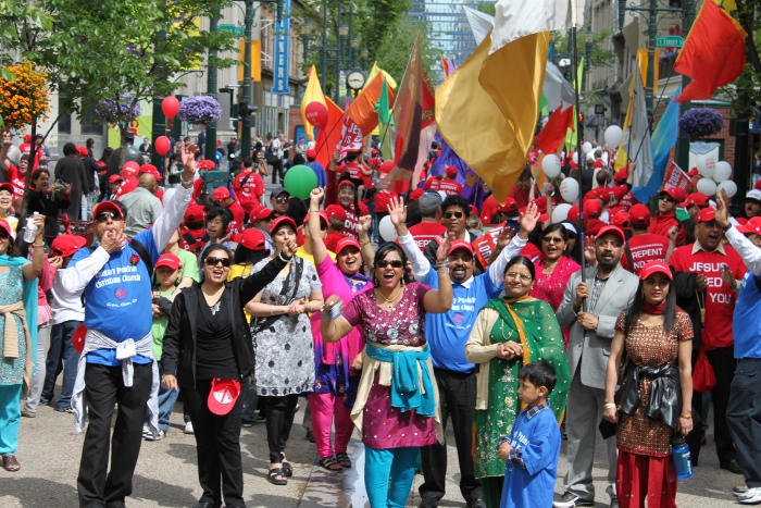 March for Jesus draws 500 Sunday despite rain – Street Church