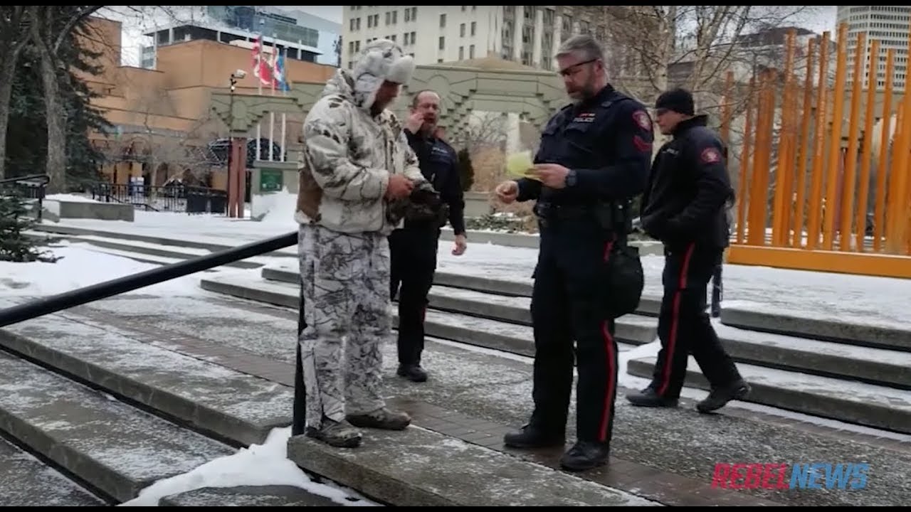 “Social distancing” police fine man $1.2K for feeding homeless ...